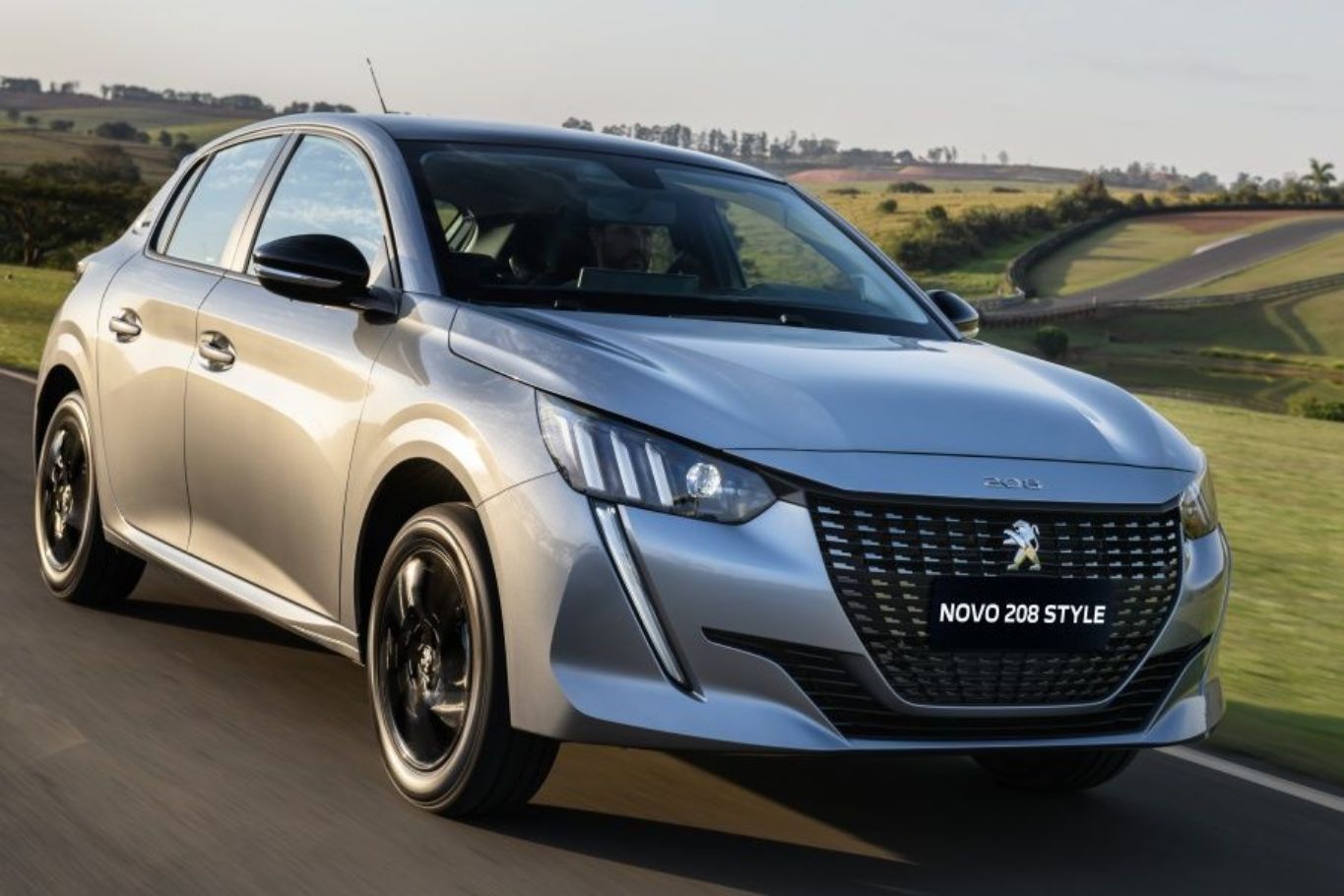 Primeira volta KBB™: motor Firefly 1.0 deixa Peugeot 208 melhor que o ...