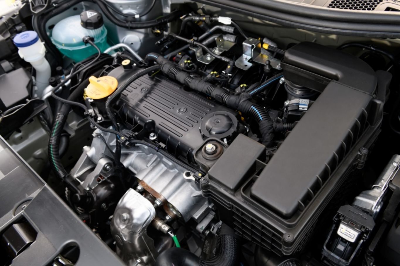 Primeira volta KBB™: motor Firefly 1.0 deixa Peugeot 208 melhor que o ...